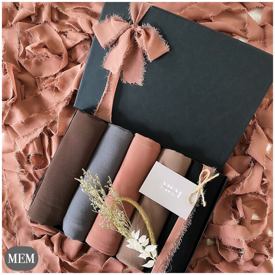 Beautiful hijab gift box complete with a mini dried flower | Etsy