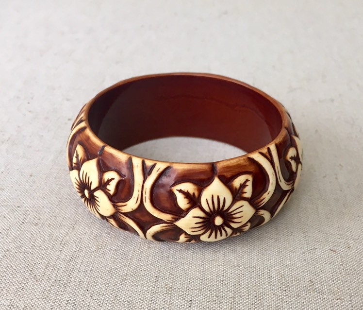 Carved Floral Bangle Bracelet Vintage 70s Wide Brown Beige Boho Beach ...
