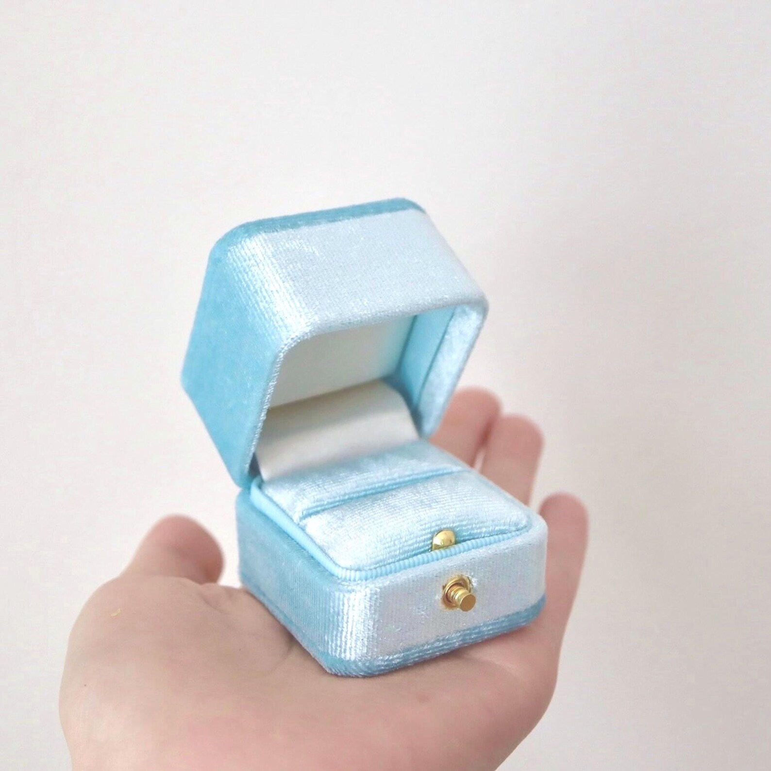 Light Blue Velvet Ring Box: Engagement Proposal With Latch Blue Ring ...