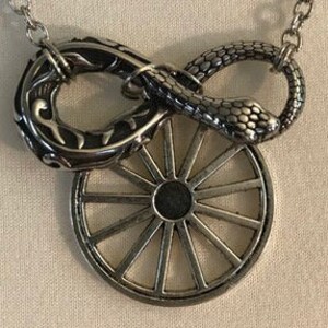 Wheel of Time Fantasy Series by Robert Jordan Serpent & Wheel Symbol ...