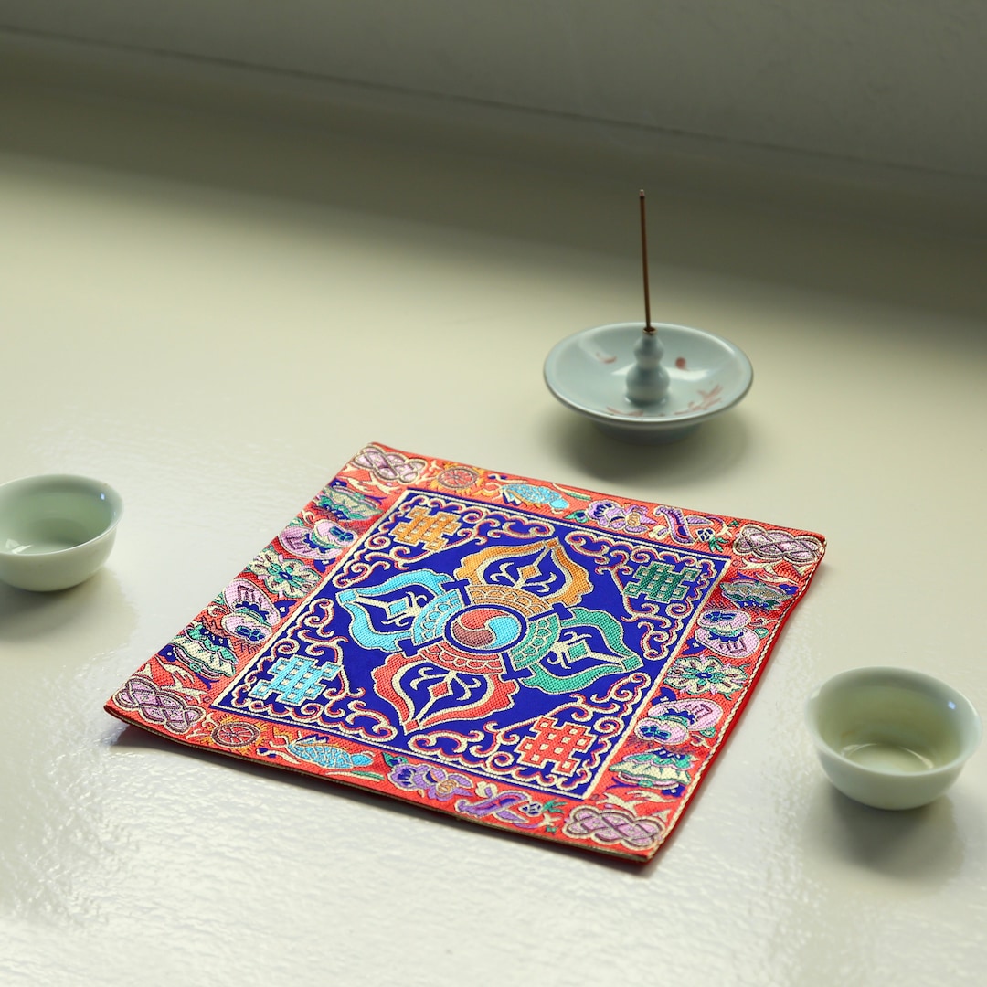 Tibetan Buddhist Double Dorje Cross Vajra Silk Brocade Shrine Table ...