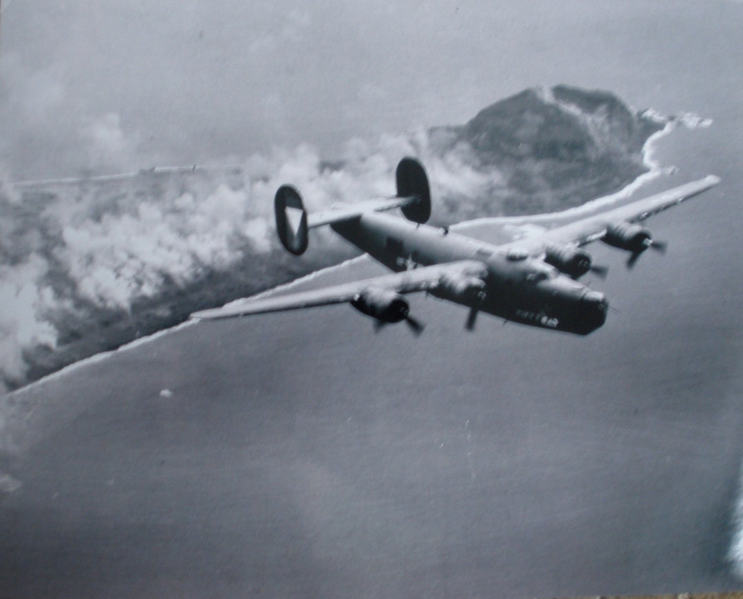 Consolidated B-24 Liberator in Flight Photo PHO-0109 - Etsy