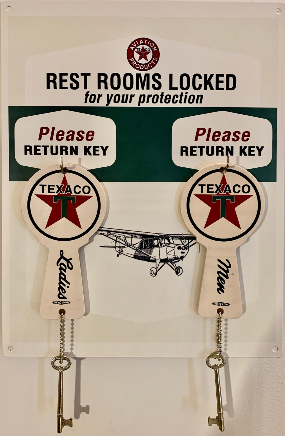 Vintage-style Texaco Aviation Products Bathroom Key Fobs & Hanger KEY ...
