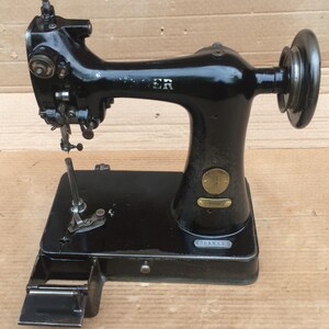 Singer 91K5 Post Extra Small Post Bed Glove Stitching Sewing Machine ...
