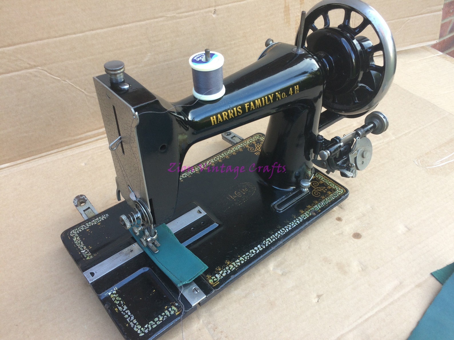 Harris Family No. 4H Vintage Sewing Machine - Etsy UK