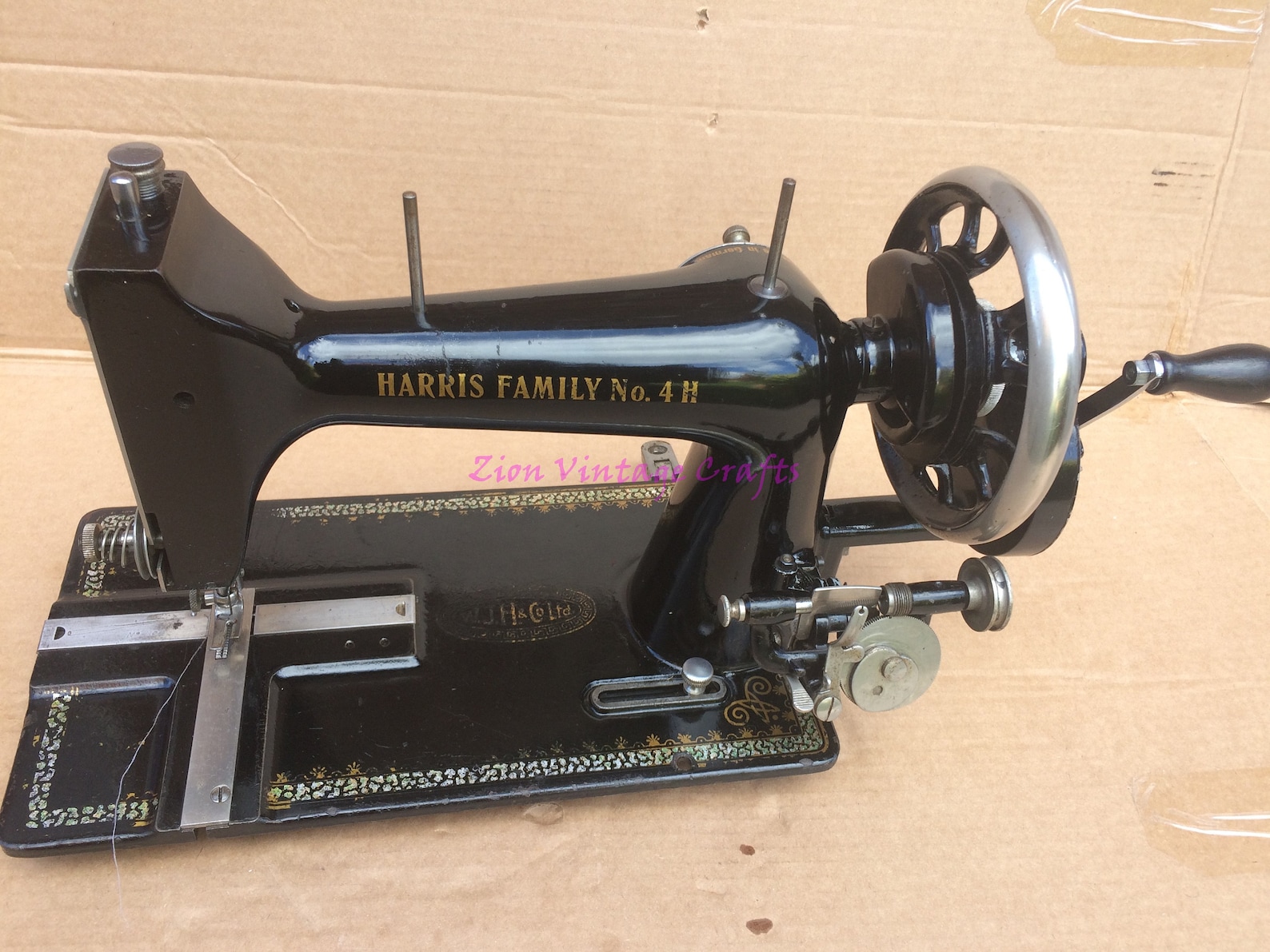 Harris Family No. 4H Vintage Sewing Machine - Etsy UK