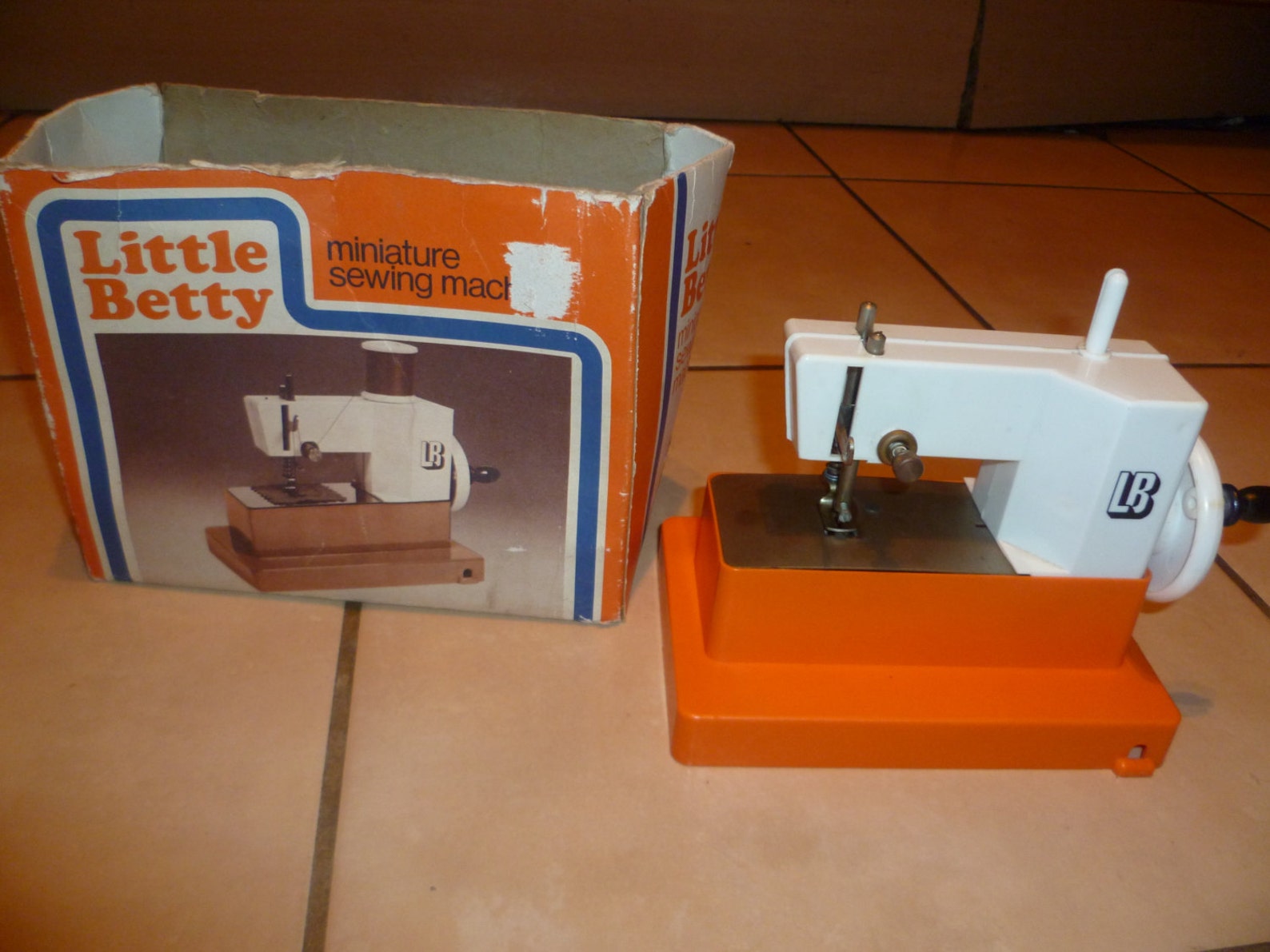 Little Betty Miniature Sewing Machine - Etsy UK