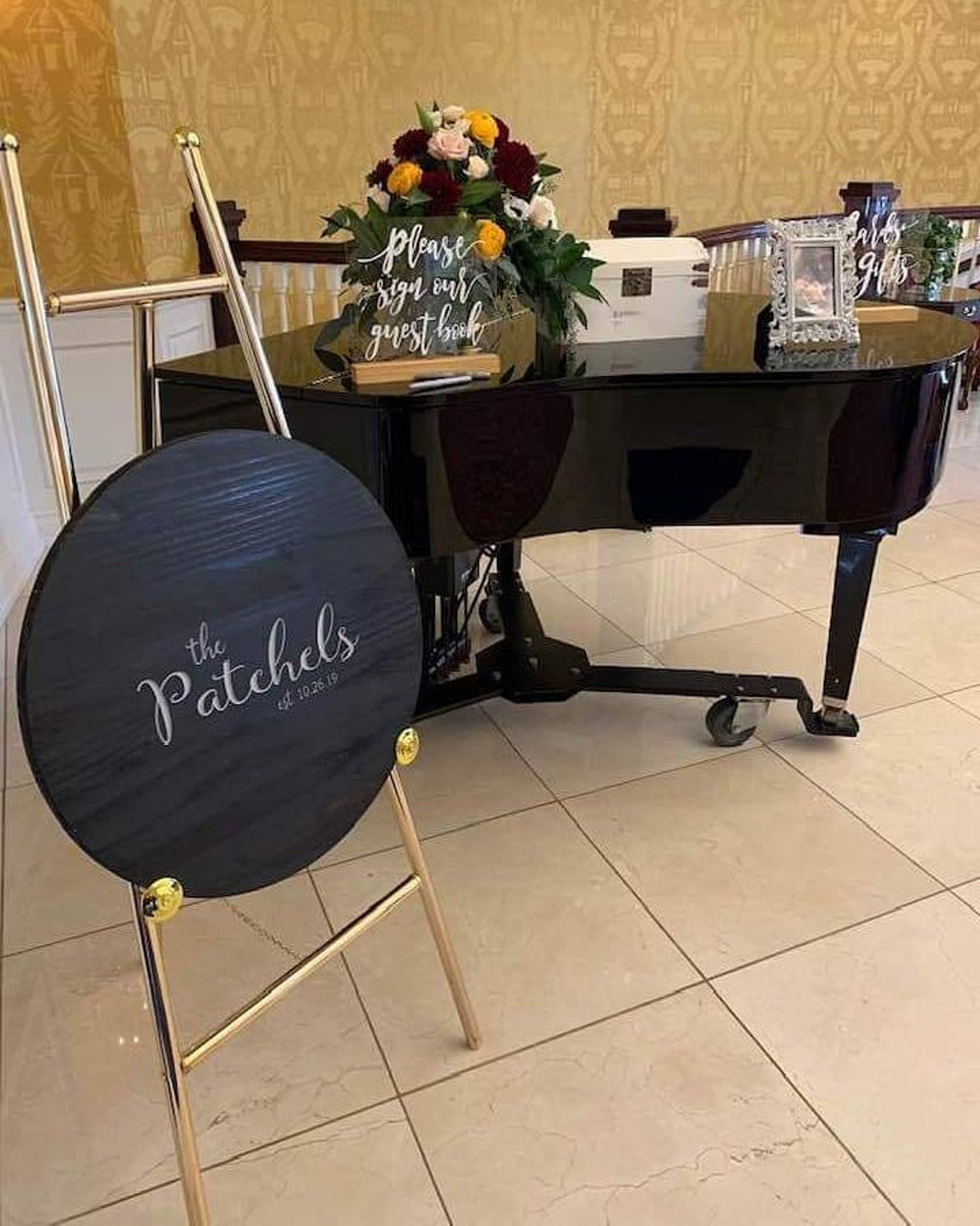 Round Wedding Guest Book Sign - Etsy