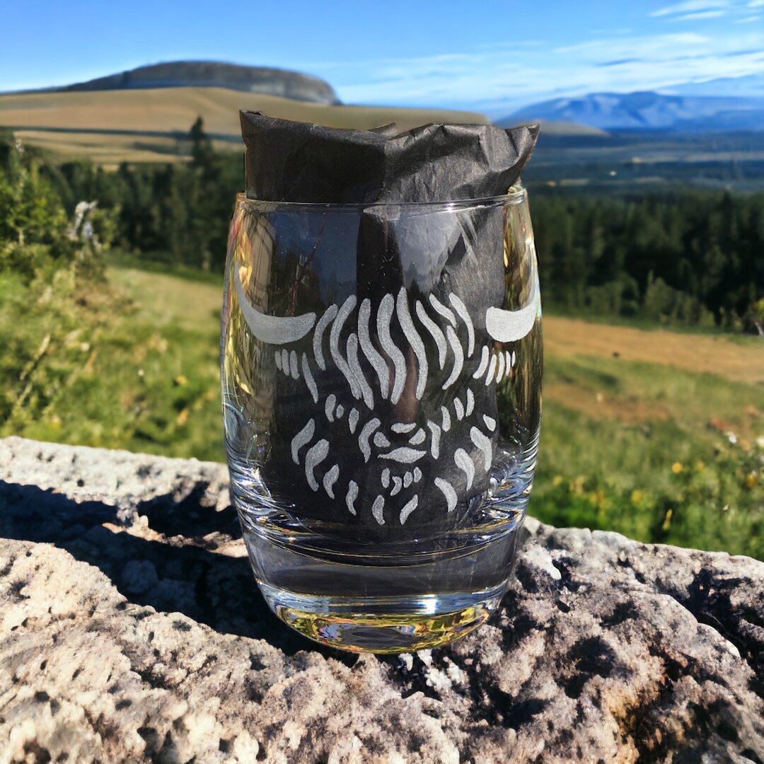 Highland Cow / Custom Whiskey Glass / Scottish Cow / Groomsmen Glass ...
