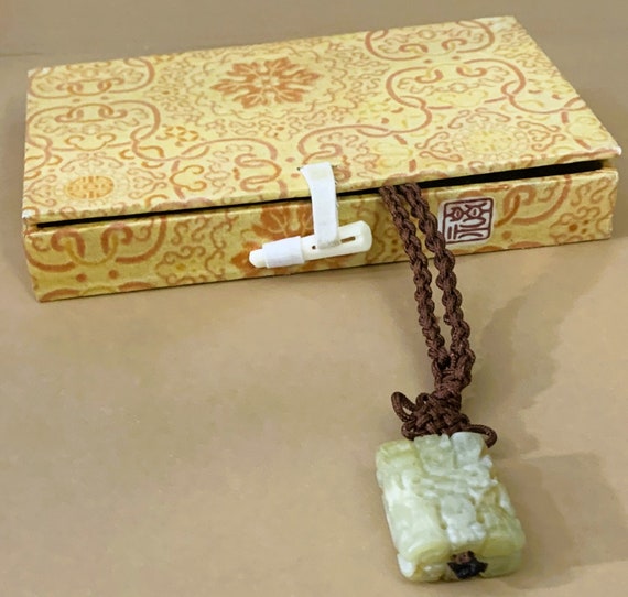 Vintage Chinese Carved Jade Endless Knot Necklace, Wo… - Gem