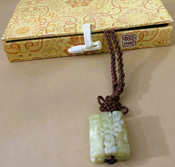 Vintage Chinese Carved Jade Endless Knot Necklace, Wo… - Gem