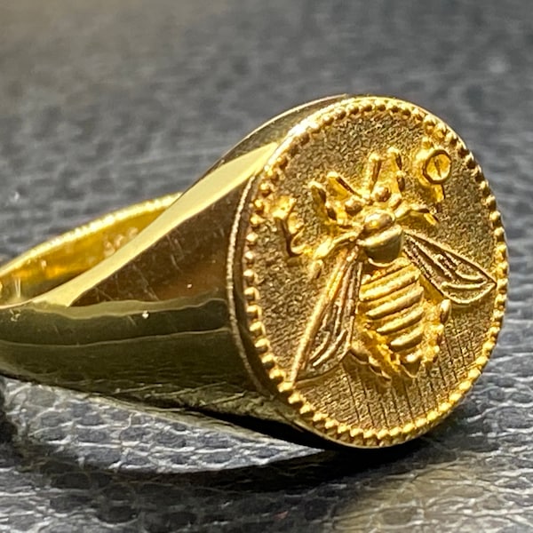 Bee Signet Ring - Etsy