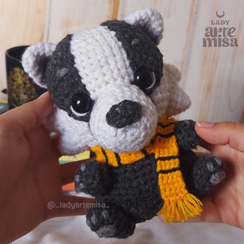 AMIGURUMI PATTERN, Badger Hufflepuff Mascot, Crochet Pattern, Wizard ...