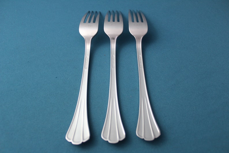 3 Dinner Forks Kirk Stieff SATIN FLUTES 18/8 Stainless 1984 Japan 7 3/4 ...
