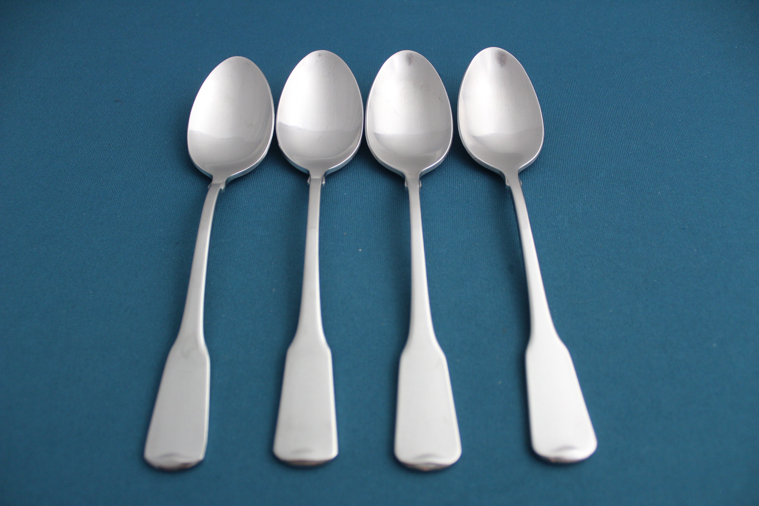 Oneida AMERICAN COLONIAL Teaspoons (set of 4) Satin Stainless Flatware ...