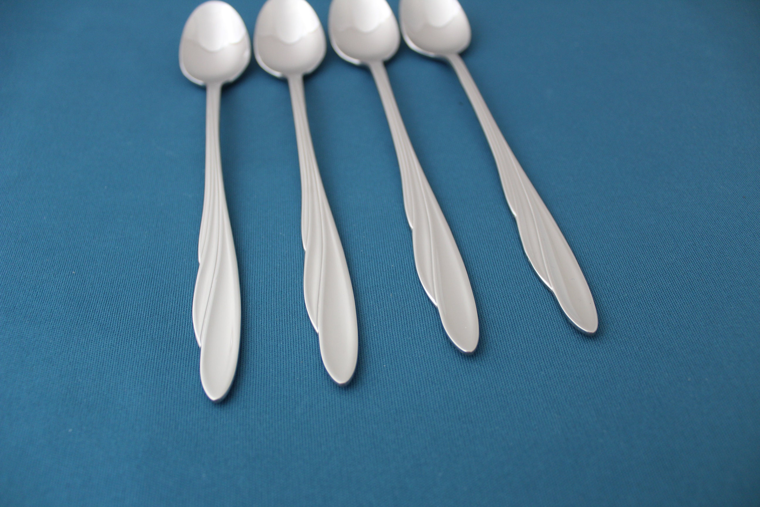 4 Iced Tea Spoons Oneida SHORELINE Glossy Community Stainless LIGHT USE ...