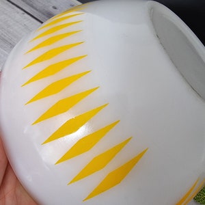 Rare Offering Vintage Australian Agee Pyrex Yellow Diamonds 8 Mixing ...