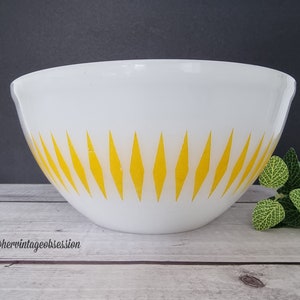 Rare Offering Vintage Australian Agee Pyrex Yellow Diamonds 8 Mixing ...