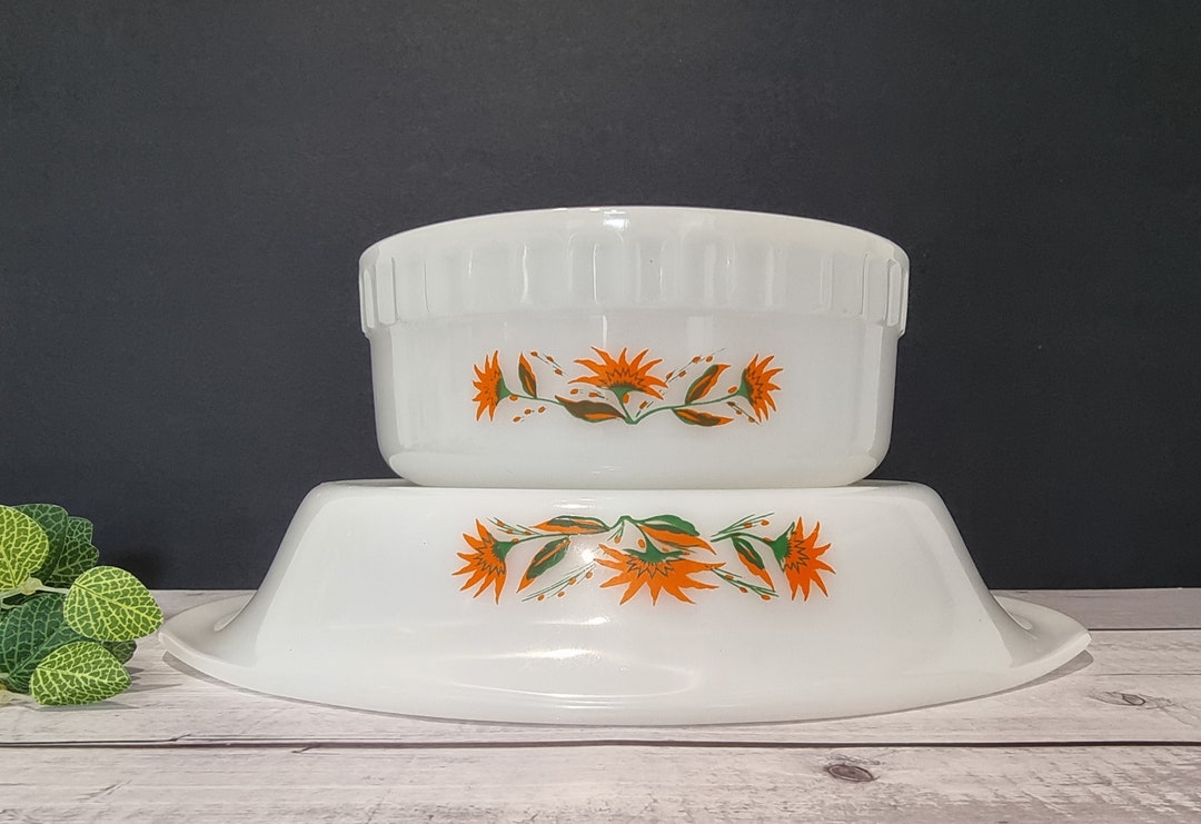 Vintage Agee New Zealand Pyrex 'gumnut Blossom' 2 Pint Divided Dish & 2 ...