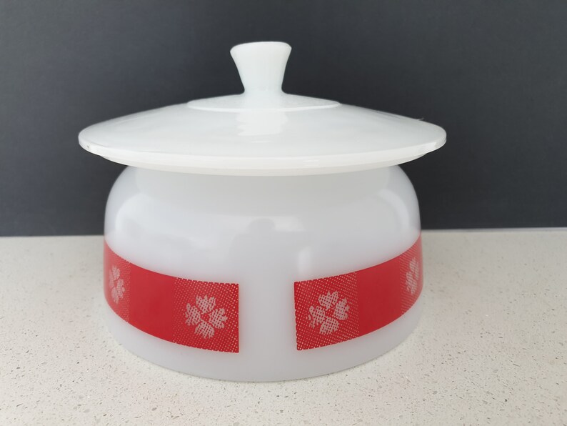 Vintage Federal Glass Milk Glass Casserole Dish & Lid Red | Etsy Vintage Federal Glass Milk Glass Casserole Dish & Lid Red | Etsy