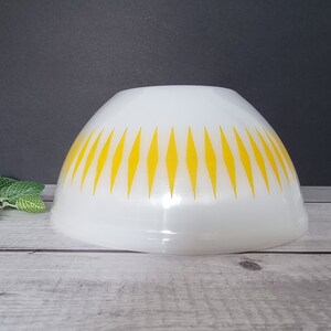 Rare Offering Vintage Australian Agee Pyrex Yellow Diamonds 8 Mixing ...