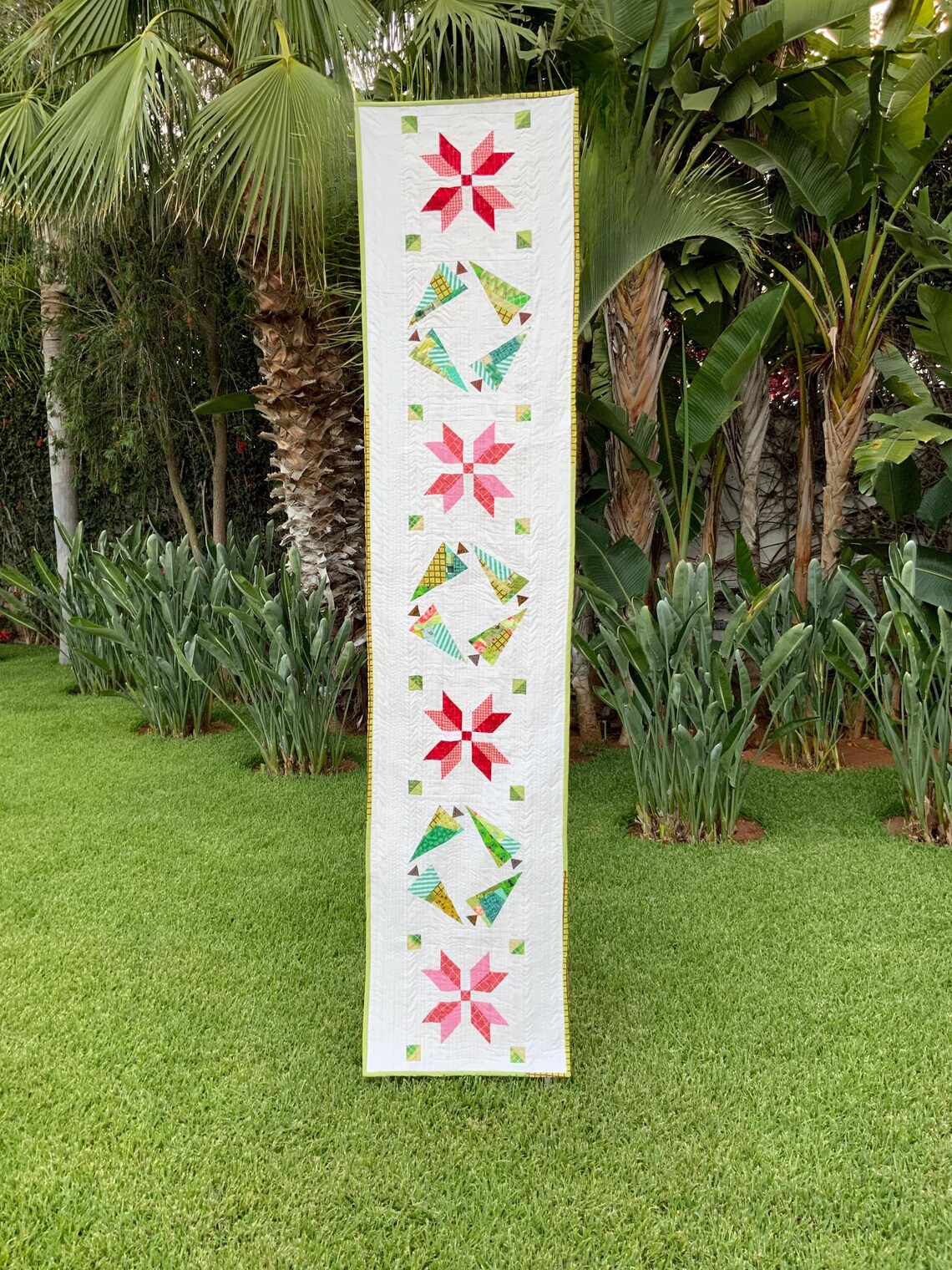Jolly Holly Table Runner Pattern and Video Tutorials - Etsy