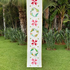 Jolly Holly Table Runner Pattern and Video Tutorials - Etsy