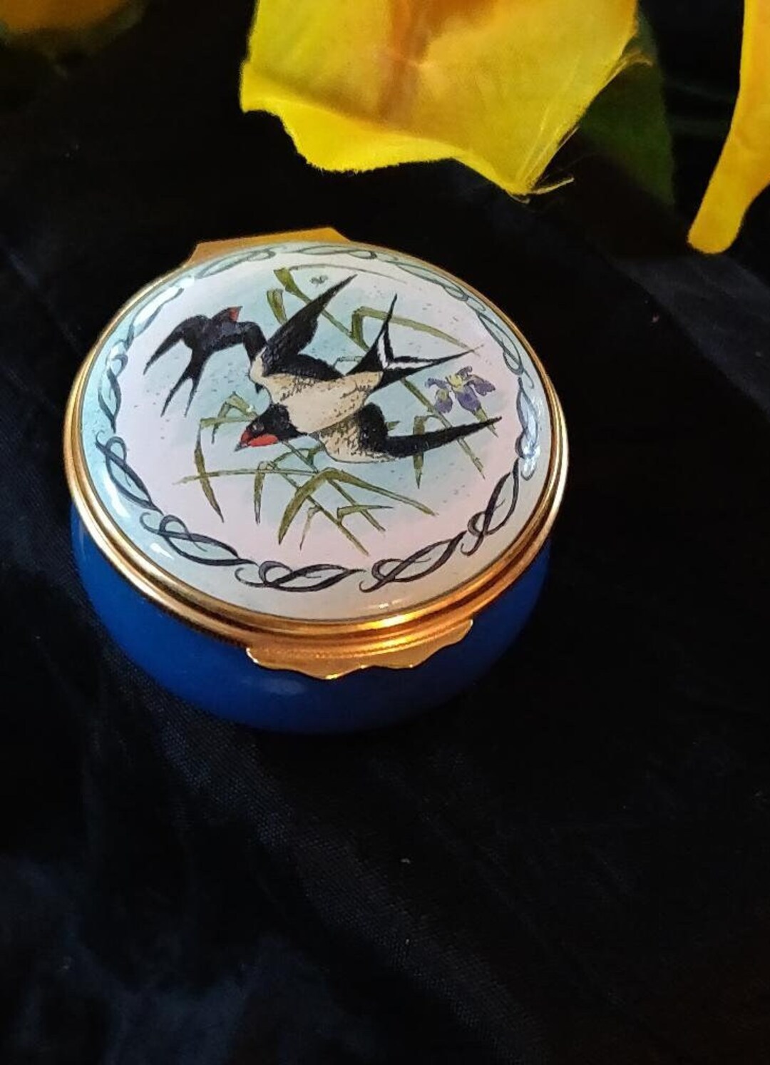 VINTAGE Large Halcyon Days Enamels Swallows Hinged Trinket Box Pill Box ...