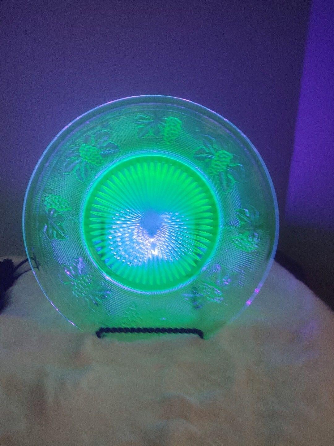Westmoreland Green Vaseline Glass Grape & Leaf Woolworth Plate Circa ...