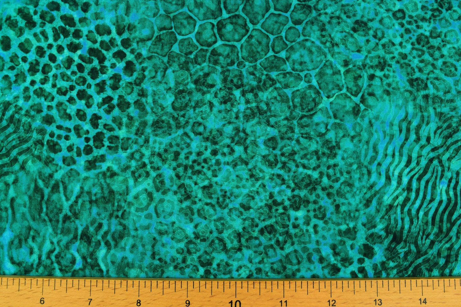 Green Animal Print Fabric Quilting Fabric Cotton Fabric - Etsy
