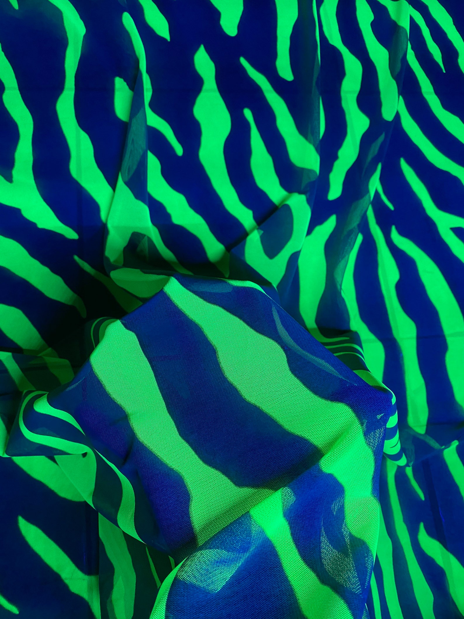 New Exotic Tiger Design Uv Light Gray/neon Green Print on Great Quality ...