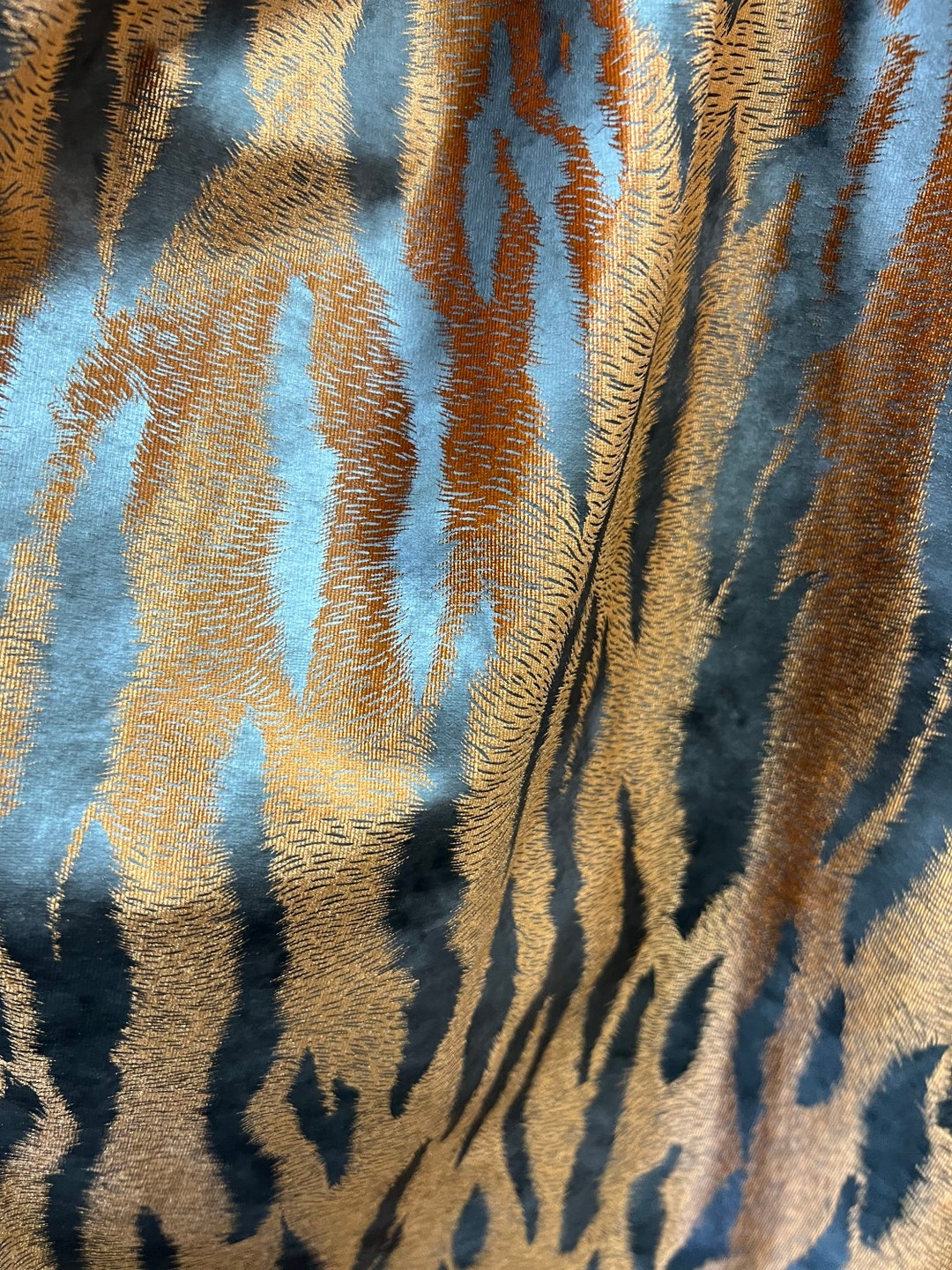 Exotic Tiger Design Print on Stretch Velvet With Foil 4-way Stretch 58/ ...