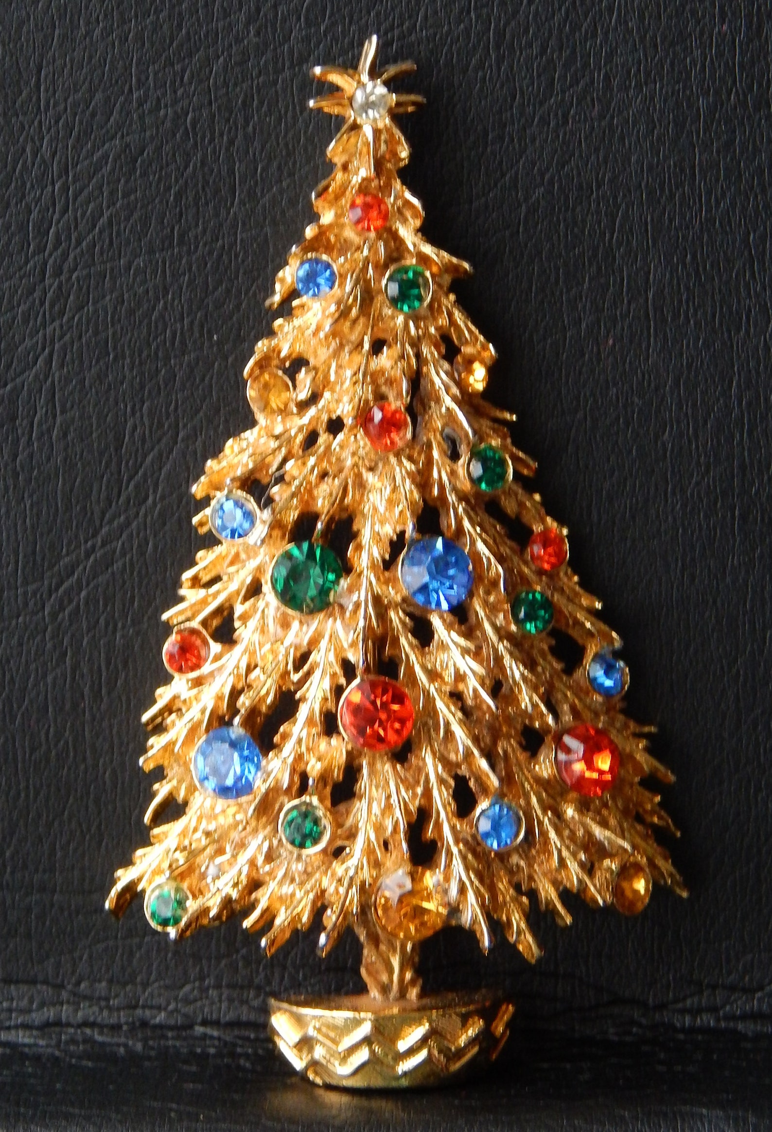 Vintage ART Christmas Tree Pin: Gold Rhinestone Brooch - Etsy