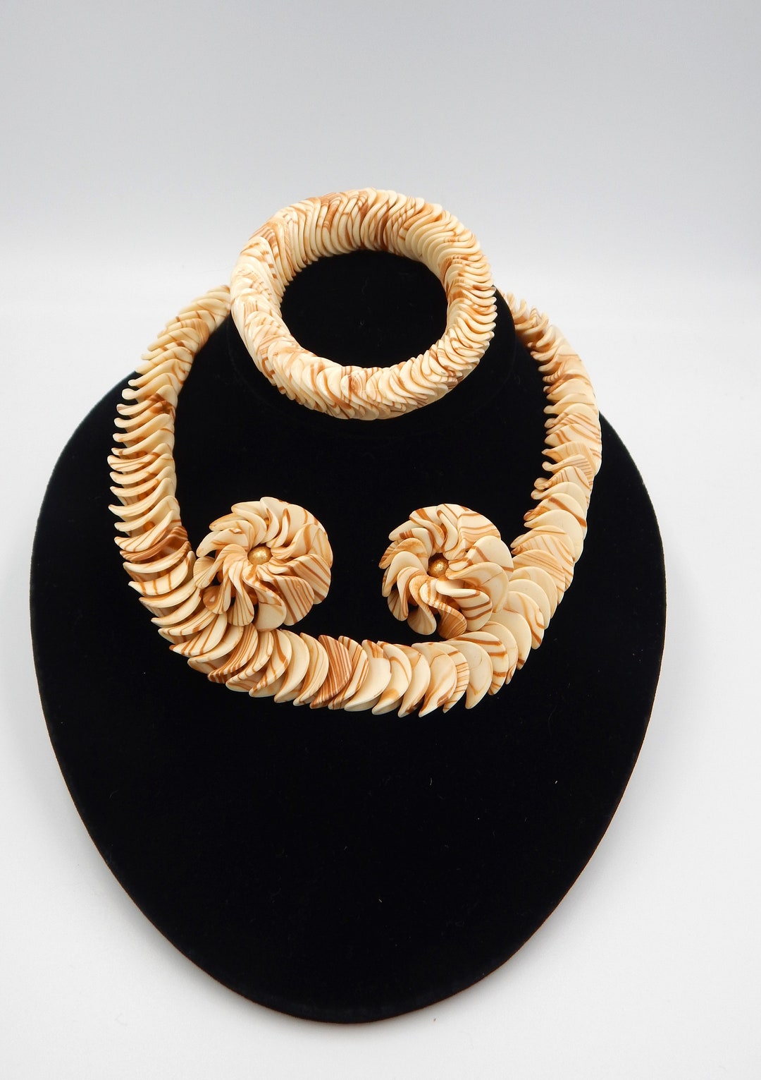 TRIFARI Lucite Ruffle Glass Bead Necklace - Warm Caramel Coffee Toffee ...