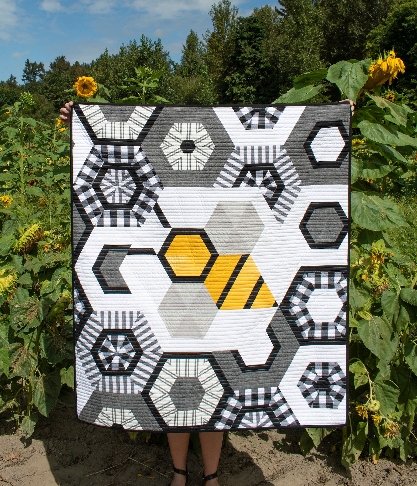 Biggy the Bee Baby Quilt Krista Moser Big Bee Quilt Modern - Etsy