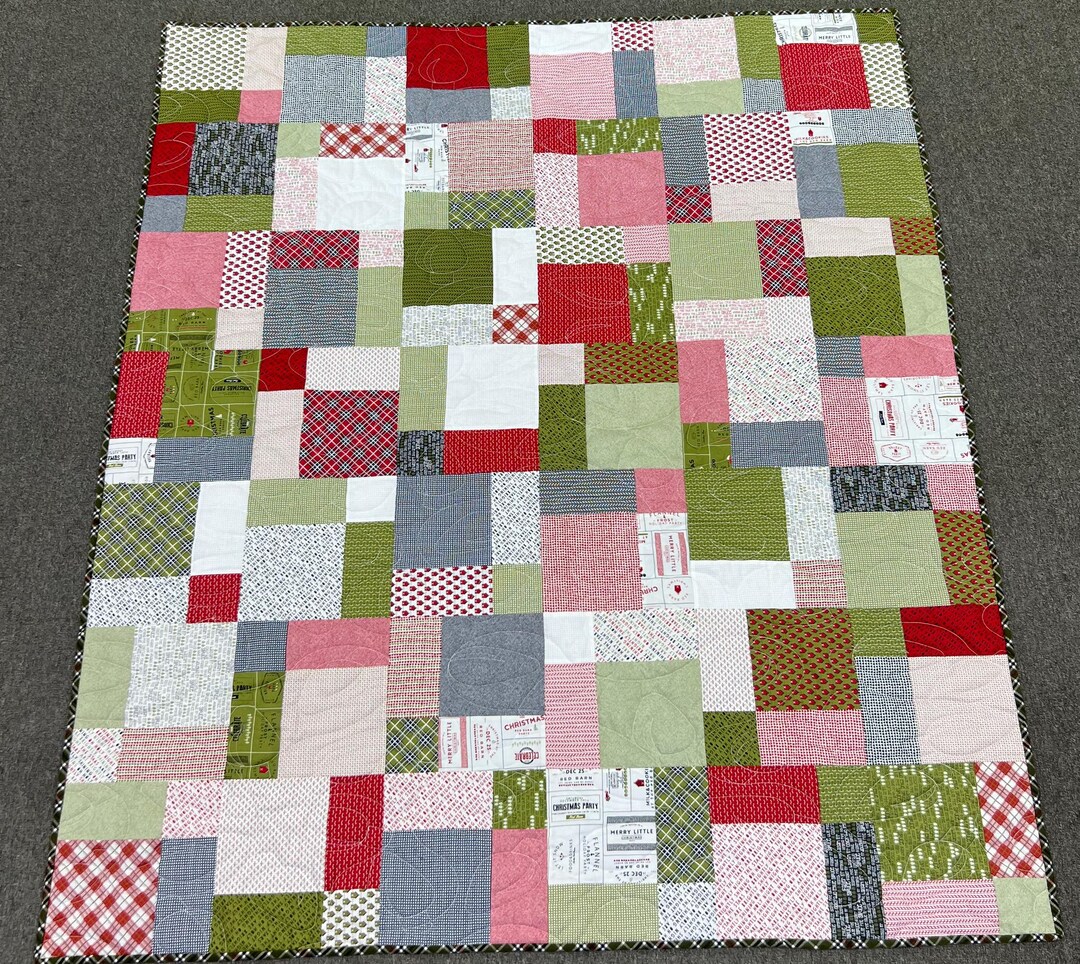 Charming Farmhouse Patchwork Quilt With Moda Red Barn Christmas Fabric ...