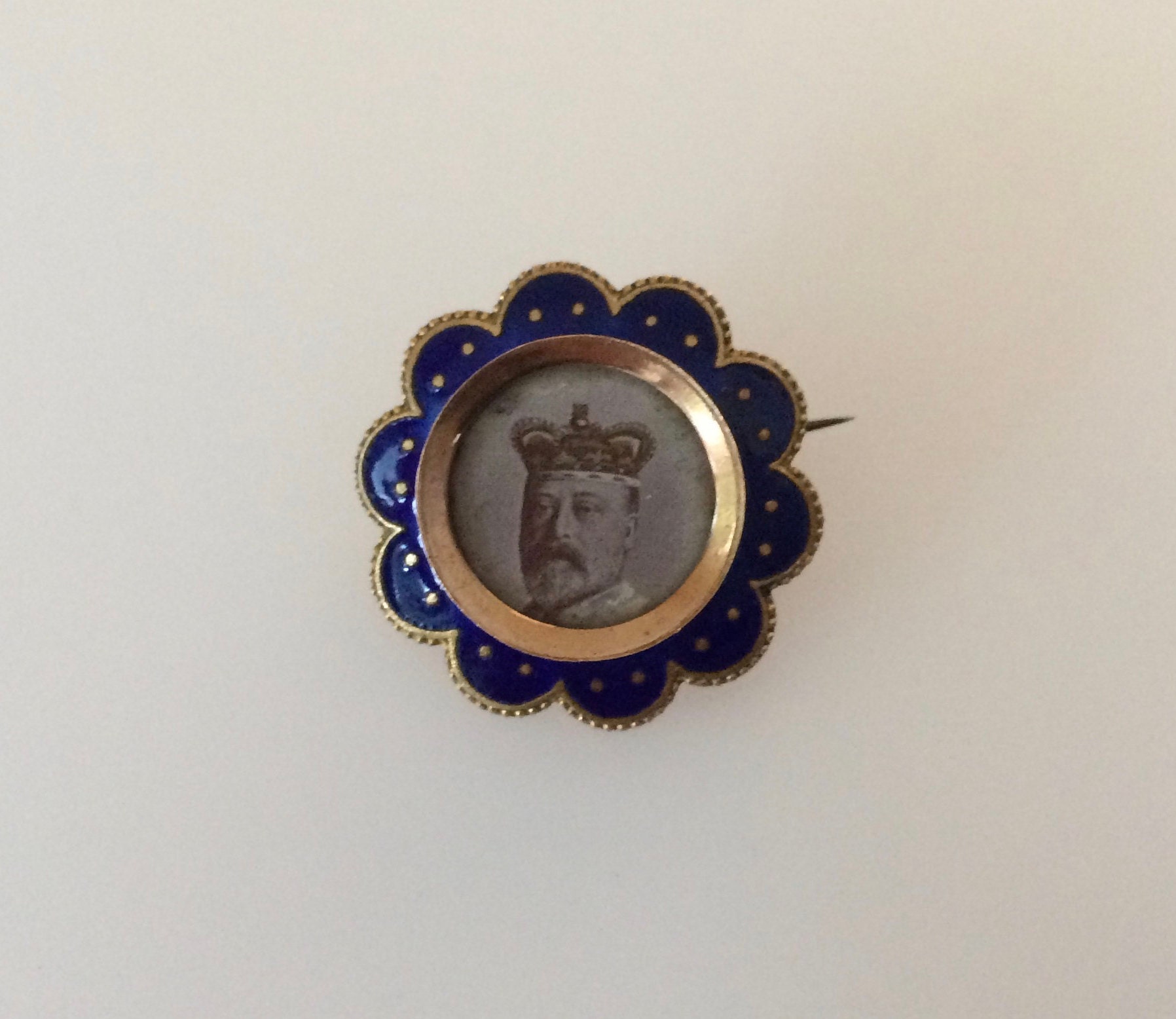 King Edward V11. 1902 1910 Brooch Pin. edward the Peace Maker. Gilt ...