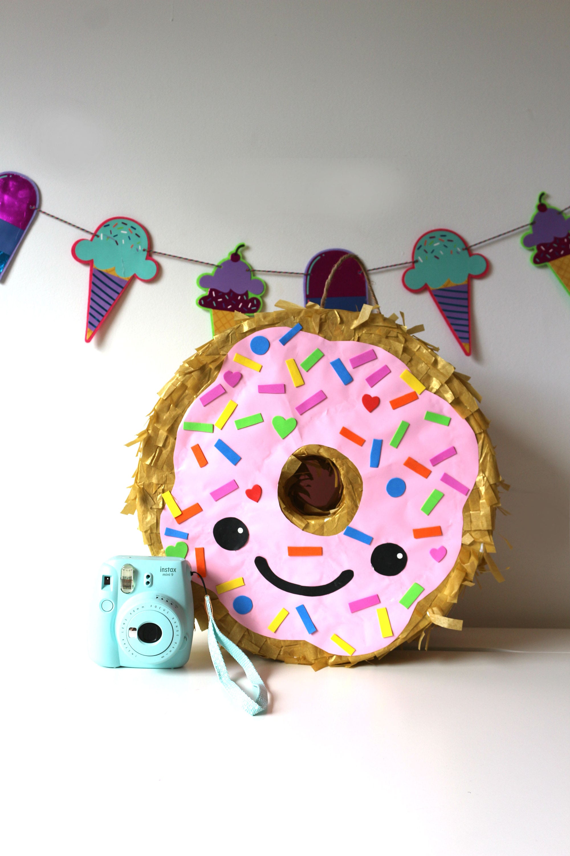 Pinata de Donas, Pinata Dona Kawai, Decoracion de Dona Kawai ...