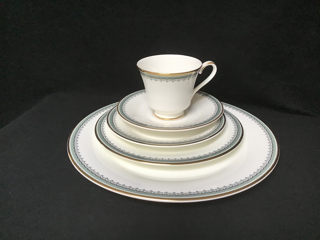 Vintage Royal Doulton Dinner Plate Setting Set H5097 Canterbury Pattern ...