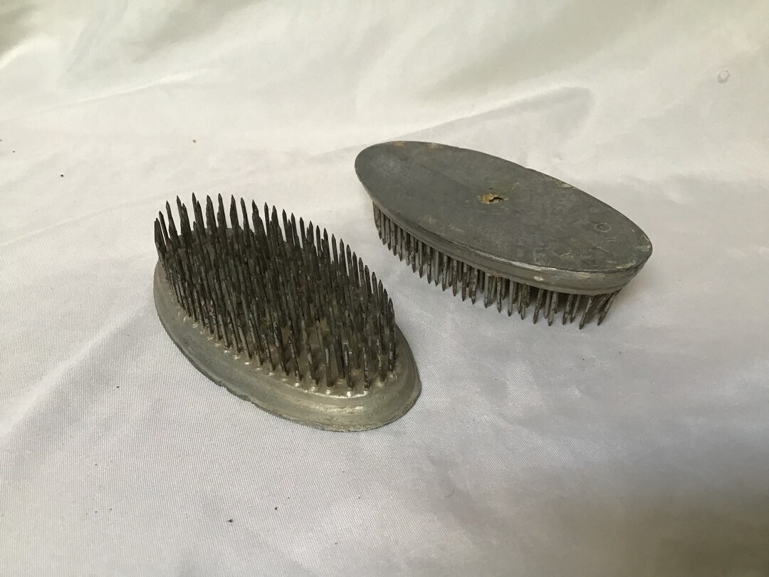 Vintage Metal Flower Frogs Set of 2 Pin Frogs Frog Spike - Etsy