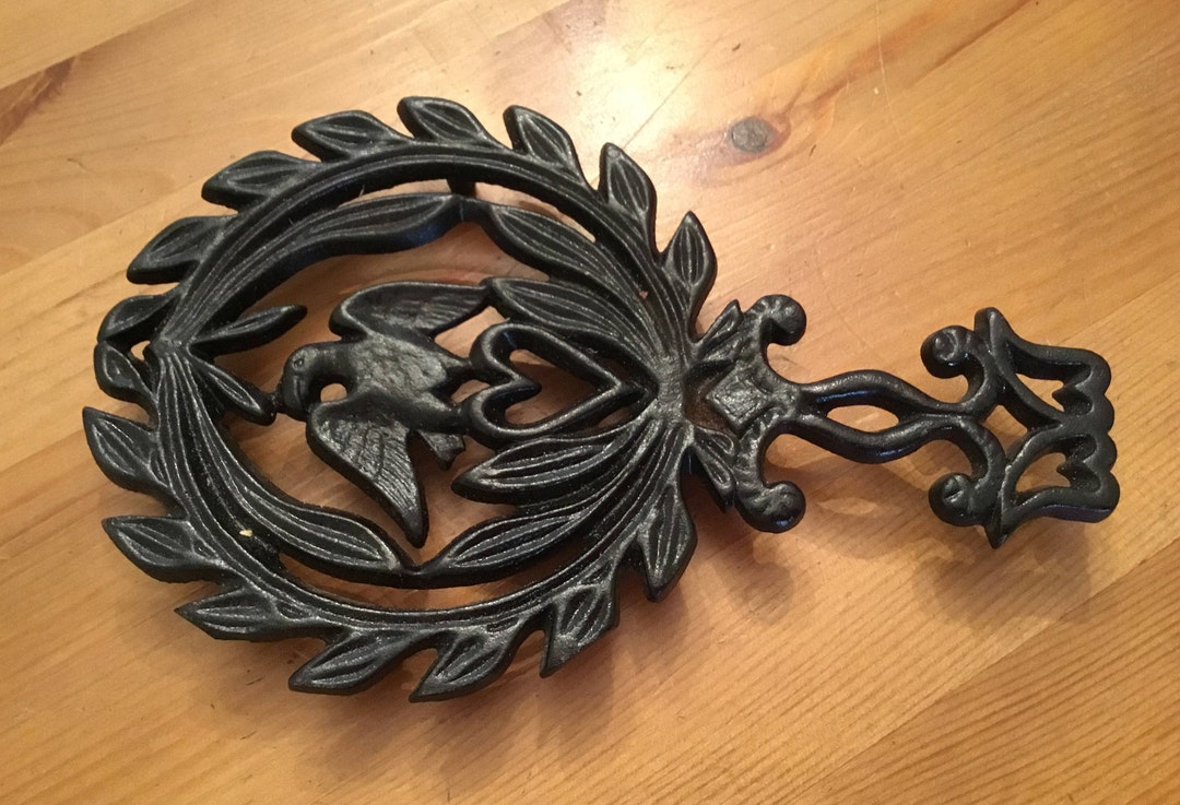 TRIVET Vintage WILTON Cast Iron Large 8 3/4 Inches EAGLE and Heart With ...