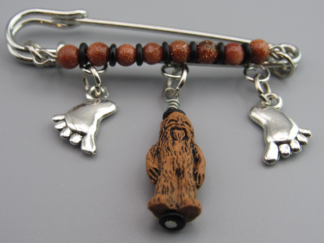 Sasquatch Kilt Pin: Bigfoot Bead, Silver Footprint Charms - Etsy