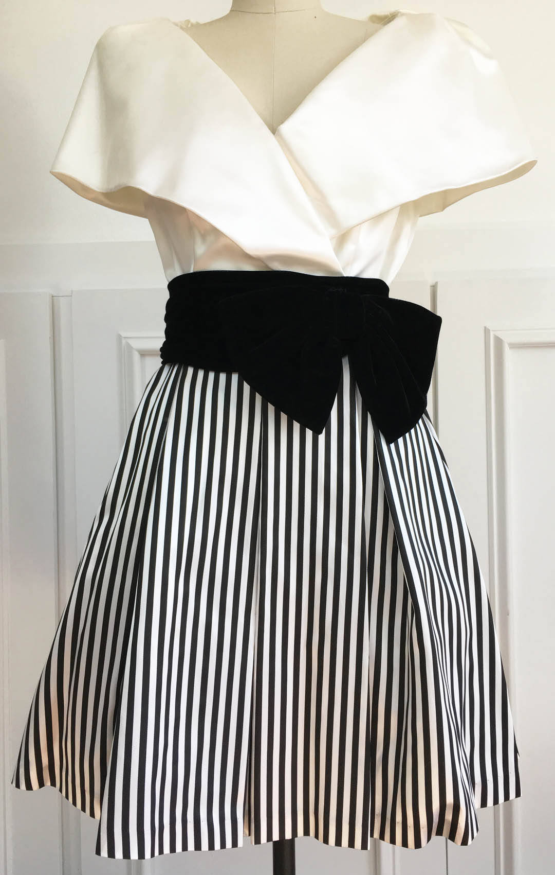 Miss Ellyn Black & White 1990s Cocktail Party Dress with Satin Off the ...