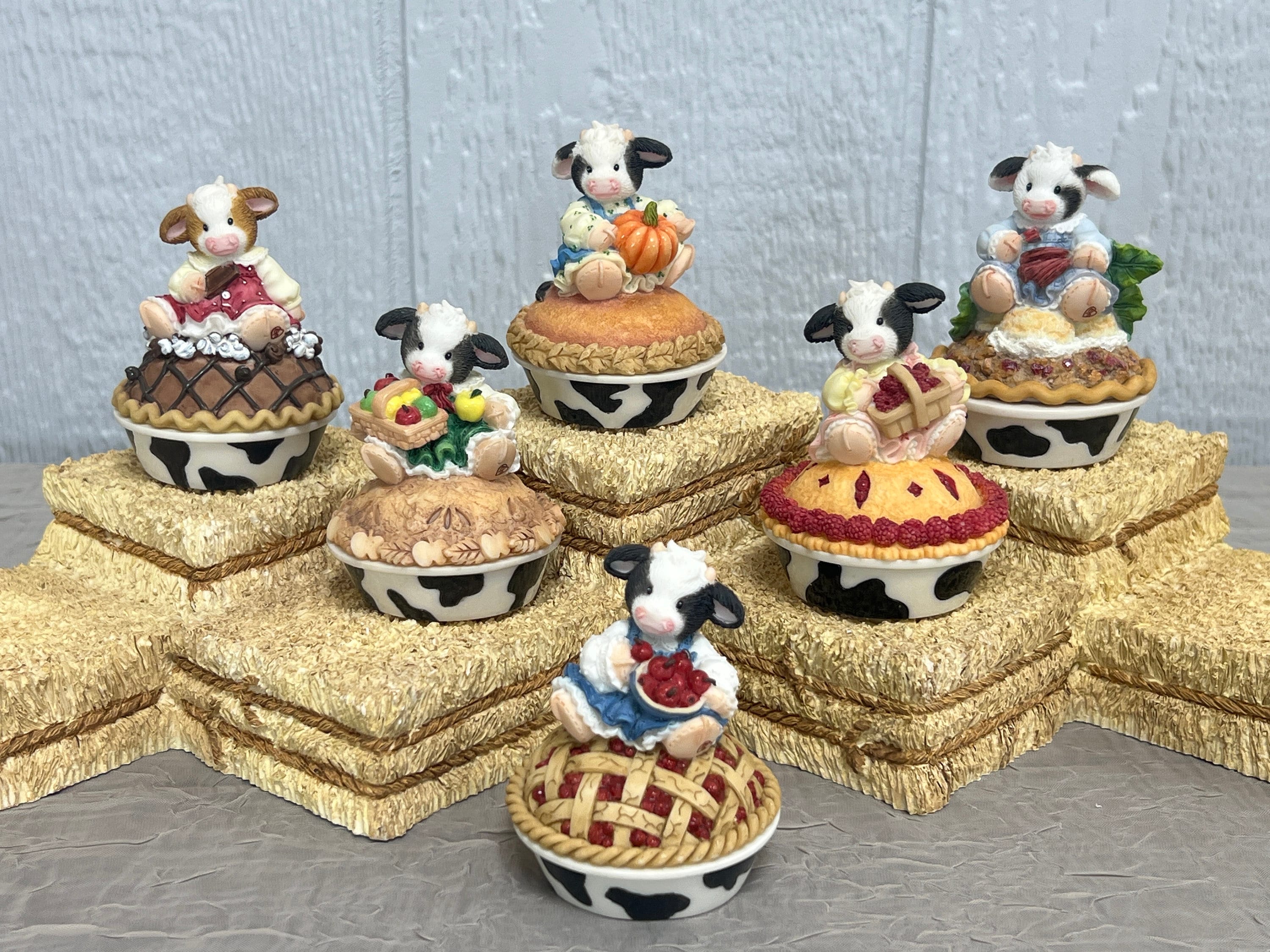 Mary's Moo Moo Collectible Figure Cow Pie Trinket Box | Variations ...