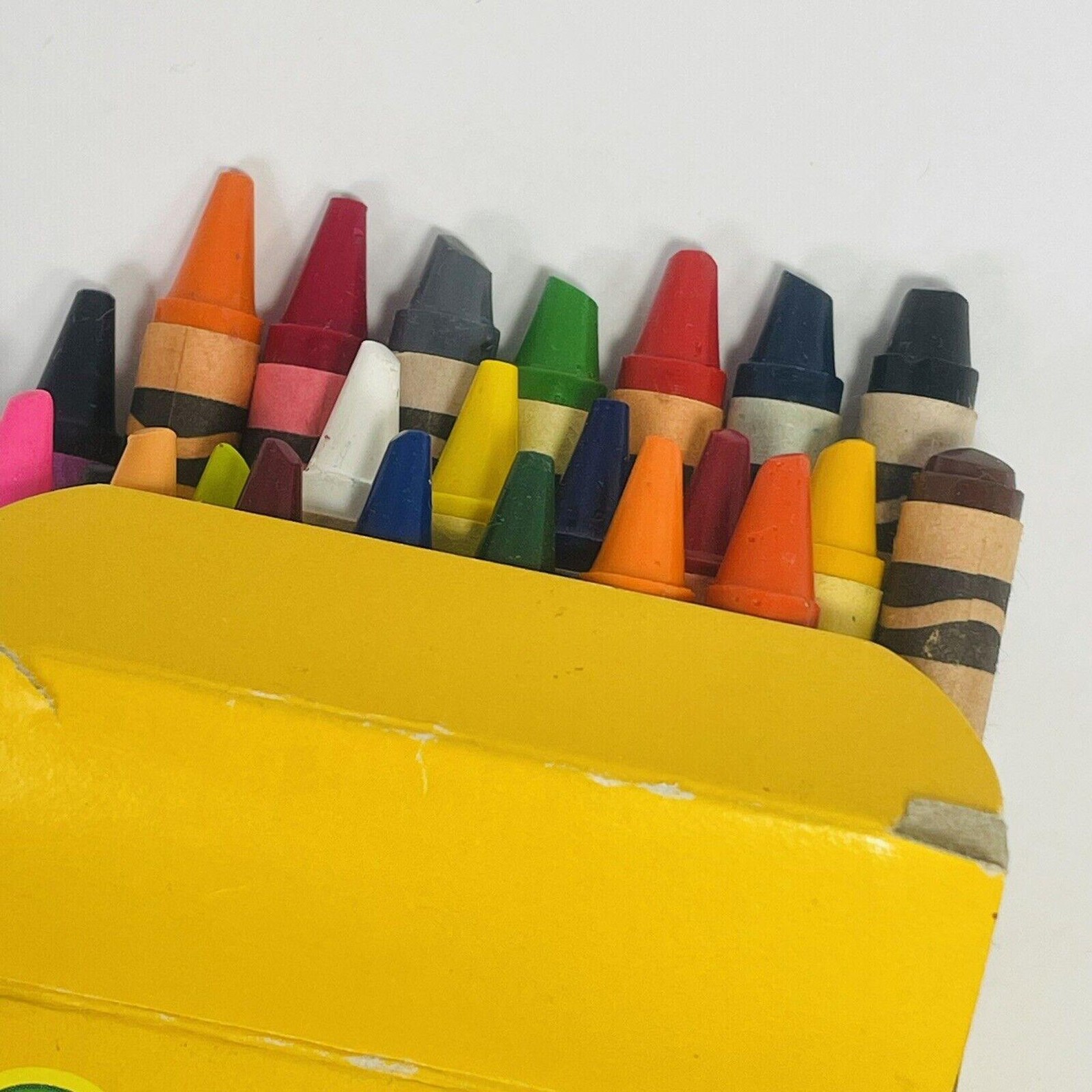 Crayola Crayon Box of 24 Colors 2006 With Children’s Retired Dandelion ...