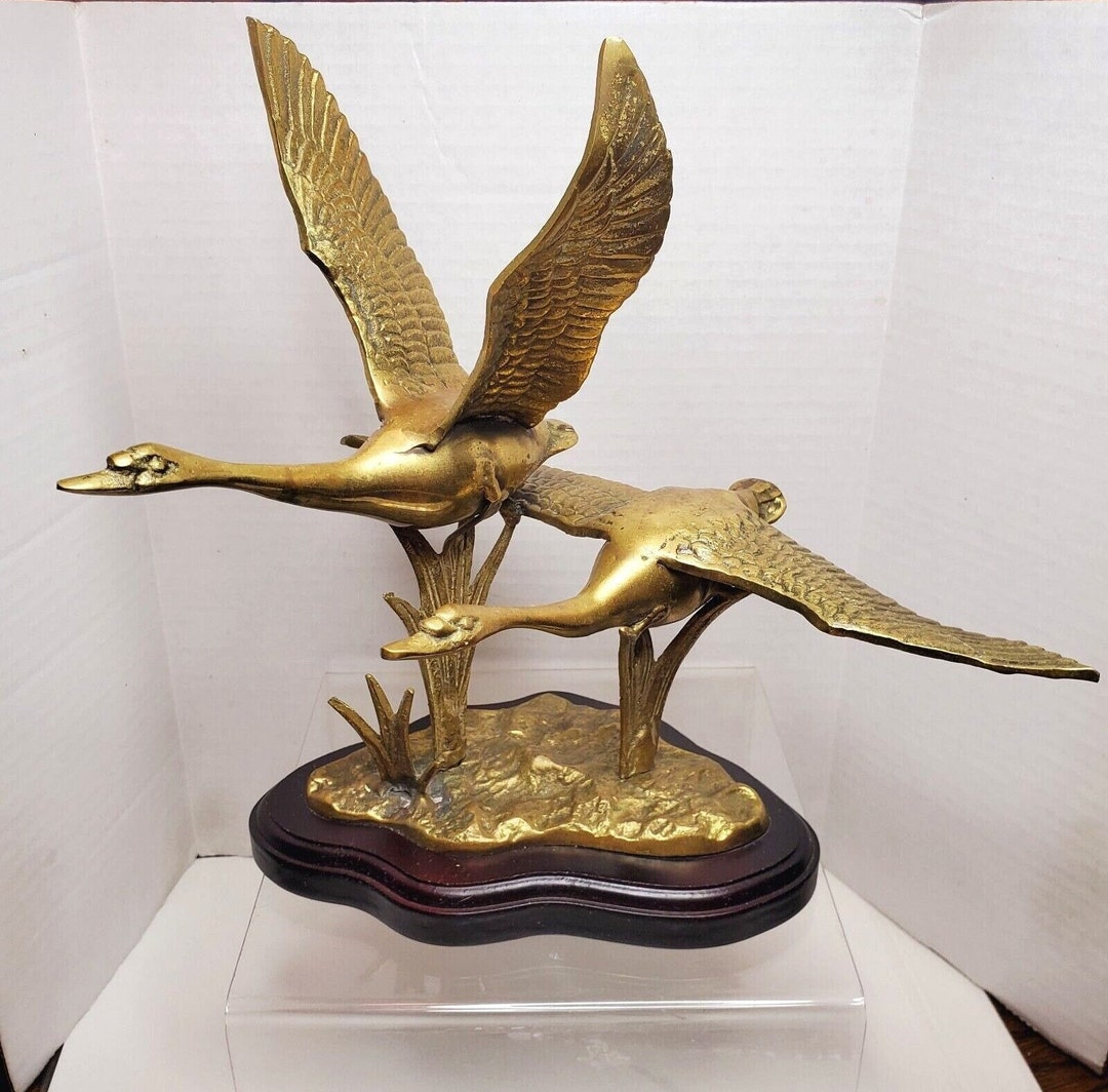Brass Cast Metal Geese Goose in Flight Stand 10" by 10" Figurine Wood ...
