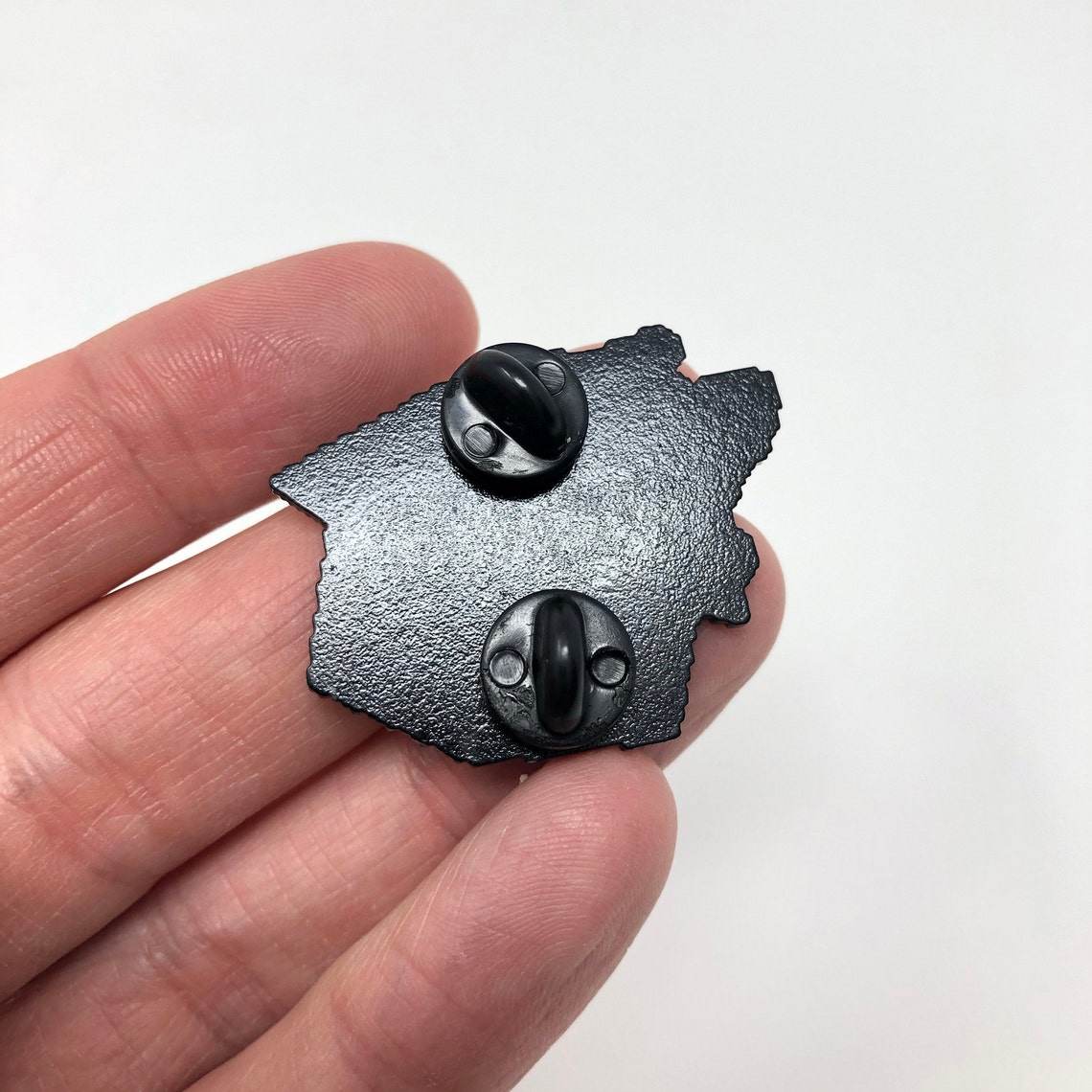 Metal Gear Solid Snake in a Cardboard Box Enamel Pin - Etsy