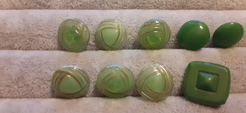 9 Vintage Green Glass Buttons - Etsy