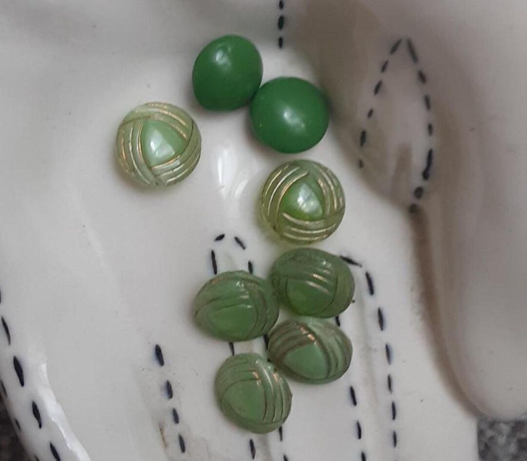 8 Vintage Green Glass Buttons - Etsy
