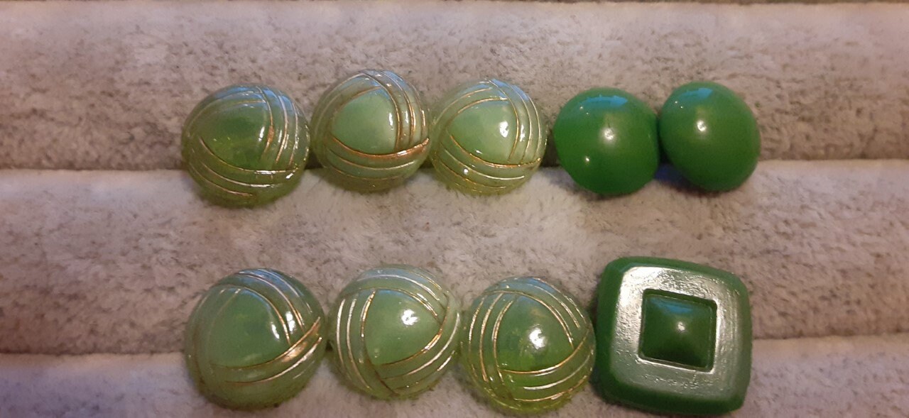 9 Vintage Green Glass Buttons - Etsy